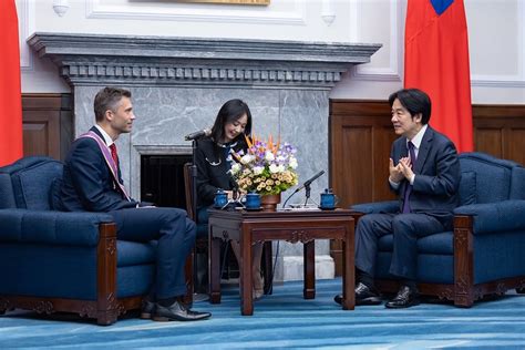 總統贈勳表彰歐洲經貿辦事處長高哲夫卓越貢獻 期待臺歐盟持續加深各領域交流 共創多元合作新篇章