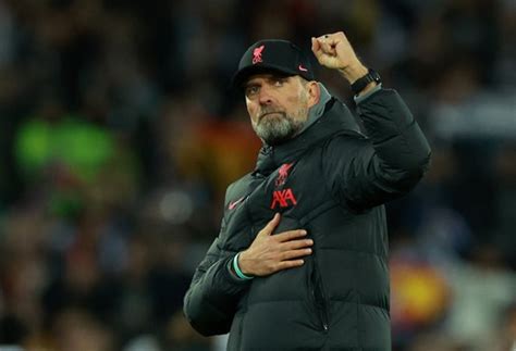 Феновете на Ливърпул зад Клоп въпреки унижението