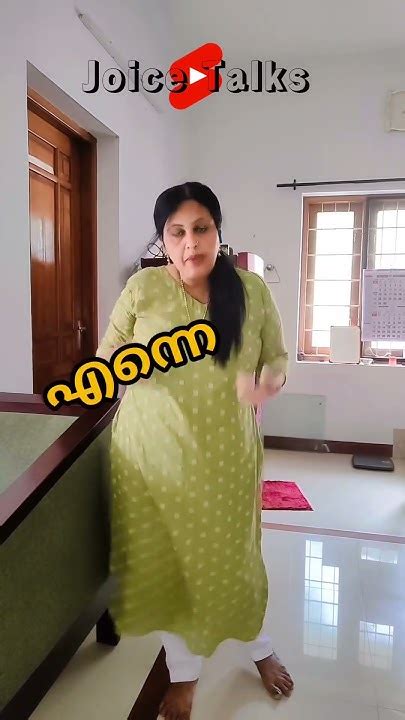 എന്നെ കാണാൻ രംഭയെ പോലെ ഉണ്ടെന്ന് പറഞ്ഞു അത്കൊണ്ട് പുറകെ ഇരുന്ന് പോയി 😱