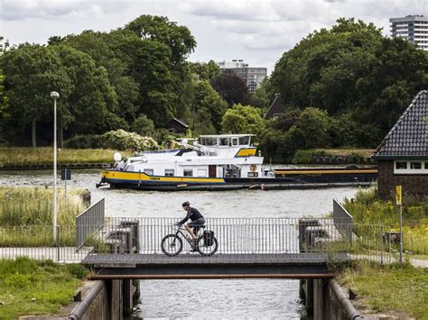 Steeds Meer Mensen Op De Fiets Naar Werk