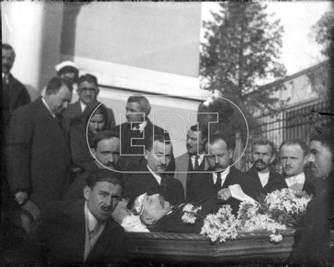 ΝΕΚΡΟΣ ΑΝΔΡΑΣ ΣΕ ΑΝΟΙΧΤΟ ΦΕΡΕΤΡΟ ΚΑΤΑ ΤΗΝ ΔΙΑΡΚΕΙΑ ΚΗΔΕΙΑΣ Archive Ert Gr