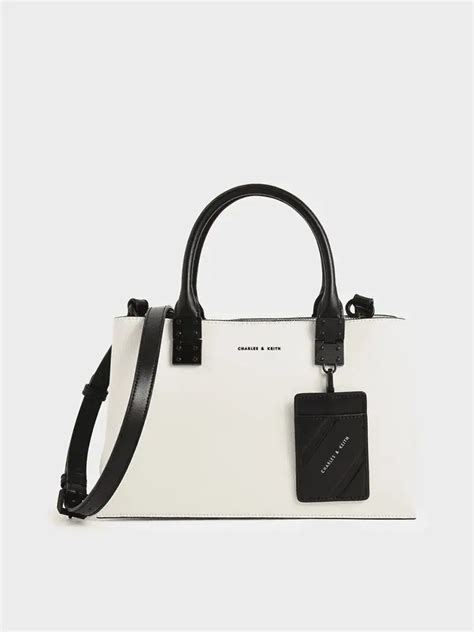 8 Ciri Tas Charles And Keith Original Socialyfe