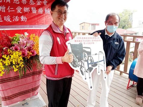 南投慈濟志工愛心送暖 贈仁愛鄉醫療輔具
