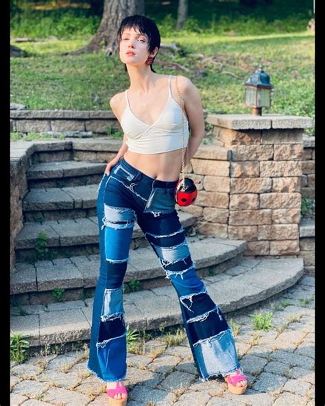 Elena Kampouris Style Clothes Outfits And Fashion • Celebmafia