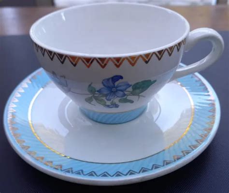 Ancienne Tasse A Cafe En Faience Et Sa Soucoupe Tasse Motif Violette Et