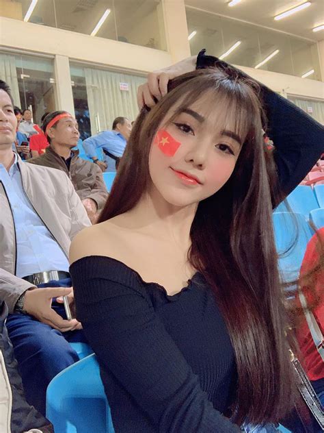 Bạn gái Nguyễn Hoàng Đức Sexy nhưng bị chê não cá vàng