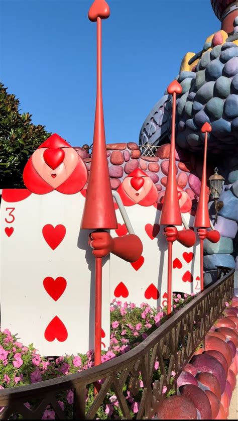 Alice In Wonderland Queen Of Hearts Castle In 2024 Disney Paris