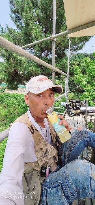 폭염주의보 하에서도 또 하나의 작품을 위하여 100헤베 지붕 징크공사 하지작업 당일완성하기일르19크록스노출콘크리트구조체리얼징크샴페인골드색상zinc Youtube