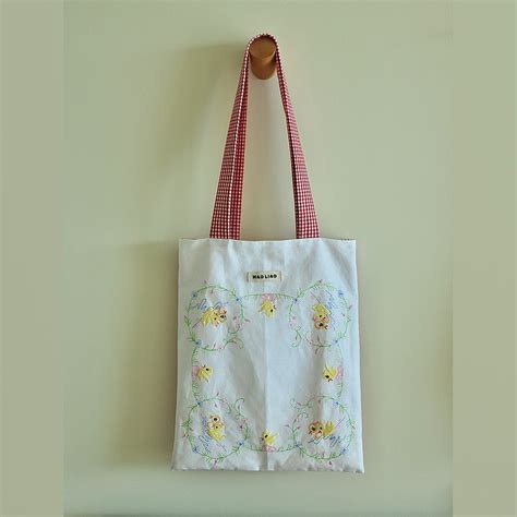 好了 手工刺繡小黃鴨拼接布袋 托特tote休閒包 單肩包手拎包 Haoliao 好了｜側背包斜背包人氣榜 Pinkoi