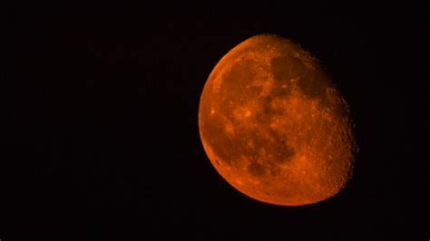 Днес можем да наблюдаваме пълно лунно затъмнение