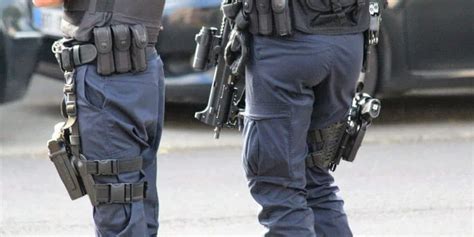 Près De Laéroport De Lyon Saint Exupéry Les Gendarmes Ouvrent Le Feu