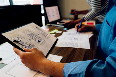 크리에이티브 웹 디자이너 계획 응용 프로그램 및 개발 템플릿 레이아웃 휴대 전화에 대한 프레임 워크 사용자 경험 개념입니다 개념에 대한 스톡 사진 및 기타 이미지 Istock