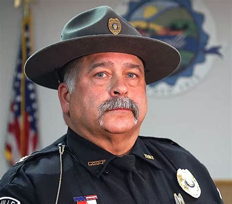 Officer Robert Craig Cloninger Artofit