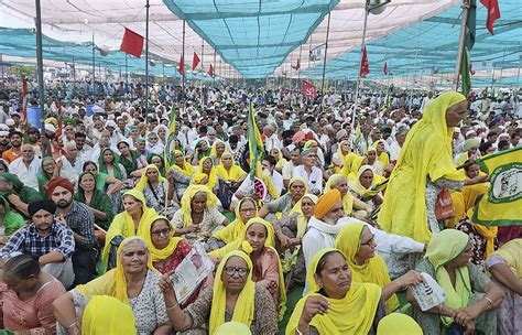 Protesting Farmers Hold Kisan Mahapanchayat In Ups Muzaffarnagar