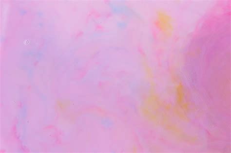 추상적인 색된 배경 핑크 수채화 패턴 컬러 홀로그램 얼룩 액체 팝 아트의 질감 디자이너 홀로그램 페인트 액체에 대 한 최소한의 배경 곤색에 대한 스톡 사진 및 기타 이미지