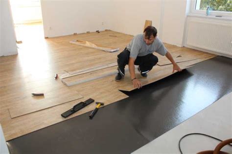 Как уложить ламинат на деревянный пол самостоятельно Как уложить ламинат на деревянный пол