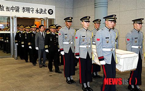 태극무공훈장 수상한 故 이명수 중위 영결식