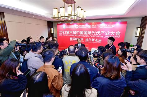对话通威集团董事局主席刘汉元：光伏产业潜力需求巨大，过剩产能会在短期内重新平衡刘汉元新浪财经新浪网