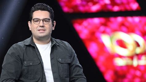 خبرآنلاین عکس تسلیت‌گویی محمدرضا احمدی به محمدحسین میثاقی در مراسم