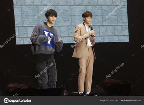 Yang Seob Yoseob Right Yong Jun Hyung Junhyung South Korean — Stock