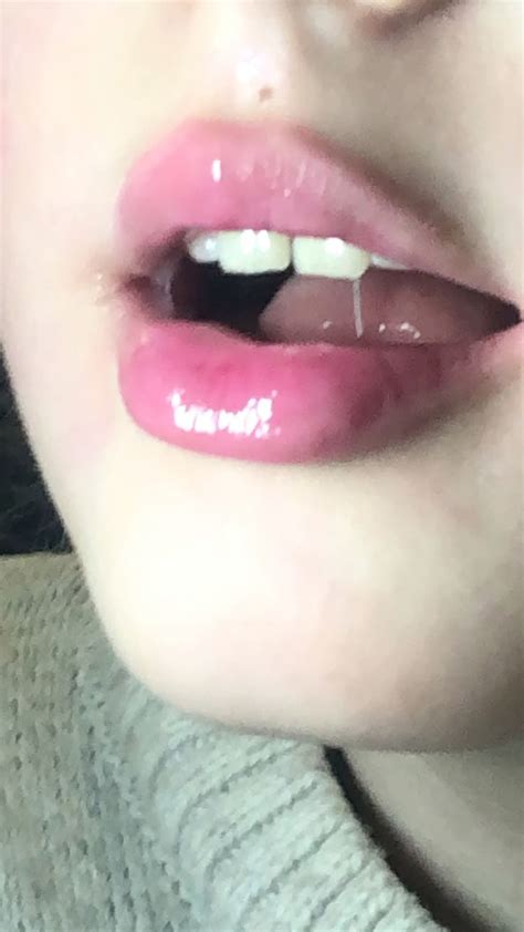 Губки🎀💝 в 2025 г Хорни женщины Губы Женщина