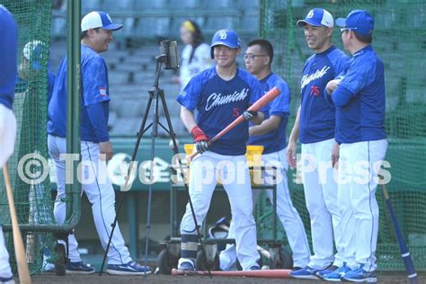 東スポ 中日ドラゴンズ取材班 On Twitter 試合前の練習風景 20230715 立浪和義 監督、和田一浩 打撃コーチ