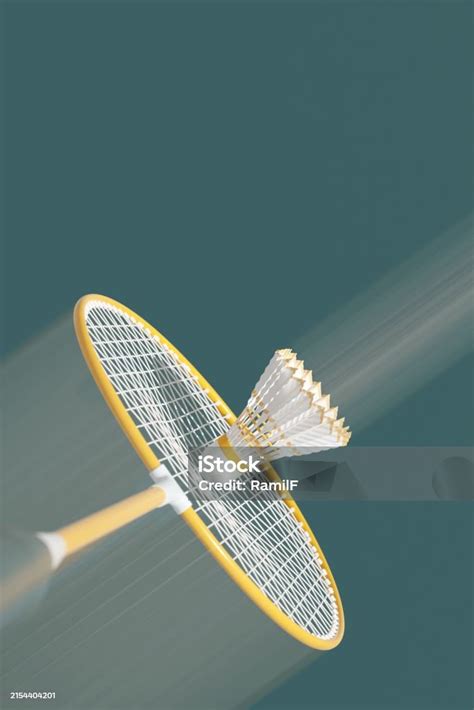 어두운 배경에 밝은 노란색 라켓과 셔틀콕 라켓이 셔틀콕에 부딪히는 순간 모션 블러 3d 일러스트레이션 렌더링 공간을 복사합니다 스포츠 배경 엽서 전단지 포스터 3차원 형태에