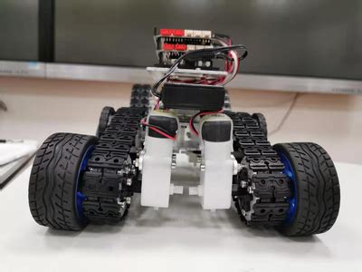 轮履结合全地形小车 机器谱 robotway