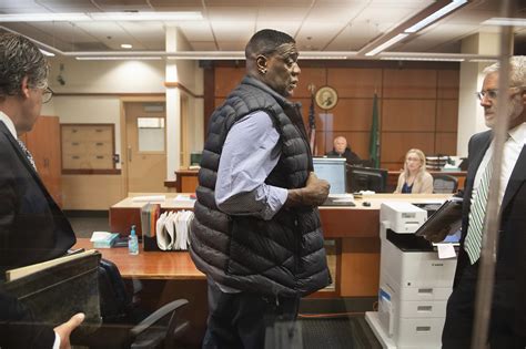 Ex Nba Star Shawn Kemp Pleads Not Guilty To Shooting Charge The Columbian