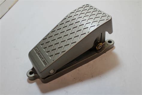 Smc Model Vm2 Pneumatic Foot Pedal Pfiparts