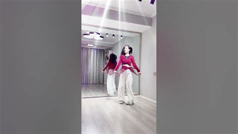 关上门在家开启自嗨模式，谁也看不见姐妹们今天又要请假了，为活动的事情简单广场舞 一起跳舞shorts Youtube