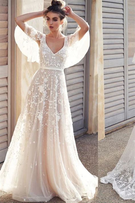 Chic Ivory V Neck Lace Appliques Backless Beach Wedding Dresses Ombreprom