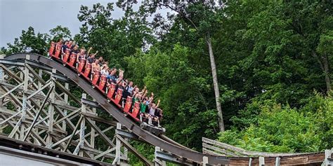 Dolly Parton In Tears Returns To Dollywood Theme Park After Sudden