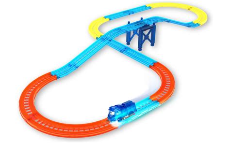 Игровой набор Silverlit Robot Trains поезд Кей с подсветкой и рельсами ...