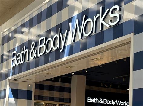 Bath And Body Works Apologizes For Candle Design Compared To Kkk Hoods