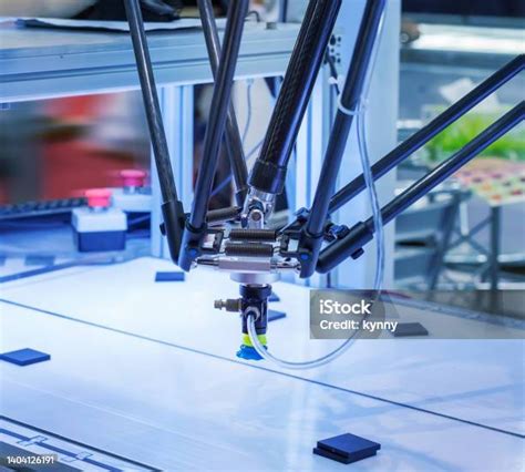 Robot Pneumatik Piston Sucker Unit Pada Mesin Industri Foto Stok