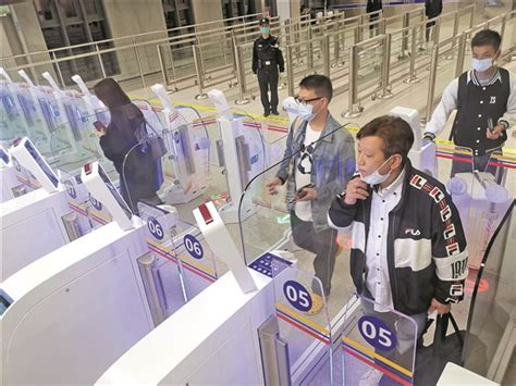 羊城晚报 人数不限无需预约 深港陆路口岸今起全面恢复