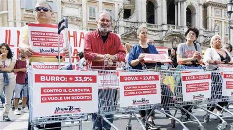 Proteste A Napoli E Roma Per L Addio Al Reddito Di Cittadinanza