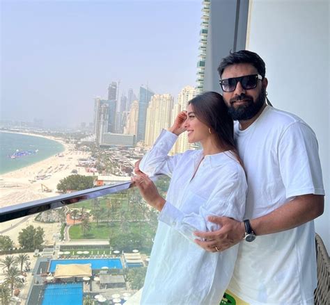 Iqra Aziz And Yasir Hussain Dance On Bollywood Song Bumbro Reviewitpk
