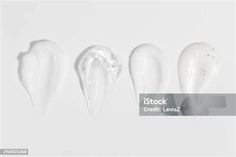 흰색 배경에 얼굴 피부 관리를 위한 샘플 미용 제품 클렌저 비누 세럼 모이스처라이징 토너 모이스처라이저 크림 스미어 헤어 젤에 대한 스톡 사진 및 기타 이미지 Istock