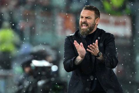 Rinvio Udinese Roma Scontro De Rossi Lotito Cosa è Successo Footbolait