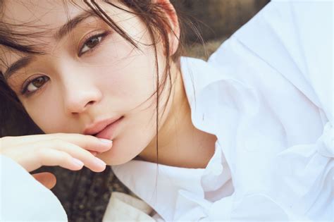 【限定100枚】畑芽育さんサイン入り写真パネル 割引クーポン Swimmainjp