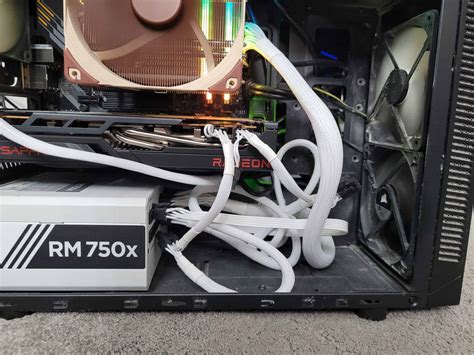 Right And Wrong Methods Of GPU Cable Routing Tech Overwrite