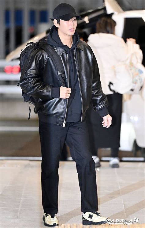 곧 38세 김수현 방부제 먹은 근황 속 공항패션 뷰티패션따라와
