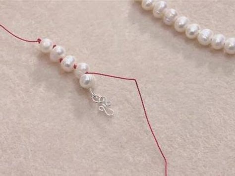 How To Knot Pearls On A String Jewelry Making Tutorials Jewelry Crafts Beaded Jewelry