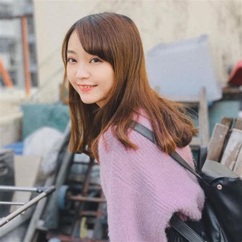 然後他就一整個傻眼說「我等你很久欸」 然後硬推我申請另一張卡 我當下心想 哇你一直有生意這樣子情勒我好嗎？ 但我就想算了 畢竟他某程度上真的在