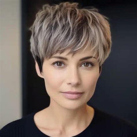 27 Flattering Short Hairstyles For Every Women Trending 2024 Page 10