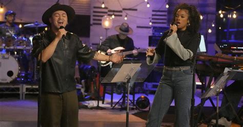 Uticas Sofronio Vasquez Wins Battle Round On The Voice Entertainment Life