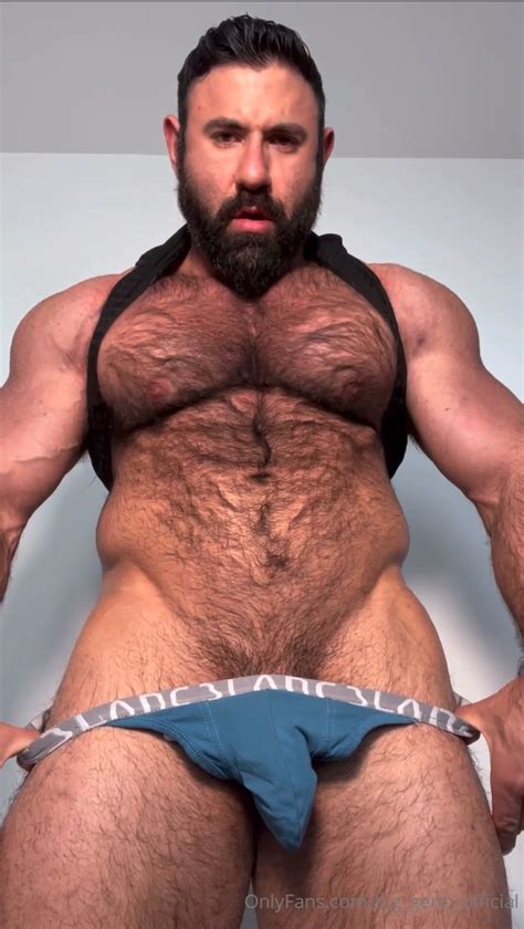 Hairy Muscle God Shows Off His Pecs And Pits Auf Deutsch