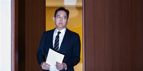 South Korean Prosecutors Seek Arrest Warrant For Samsung Heir Lee Jae
